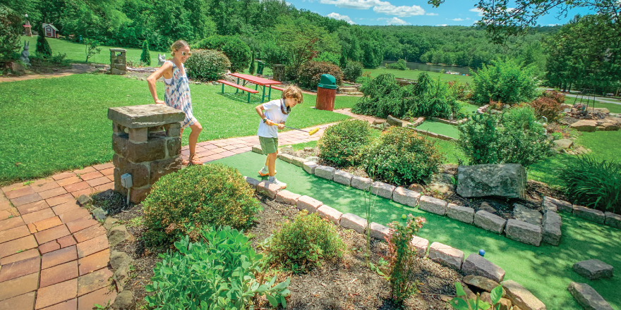 Mini Golf Fun at 7 RV Resorts | Sun Outdoors