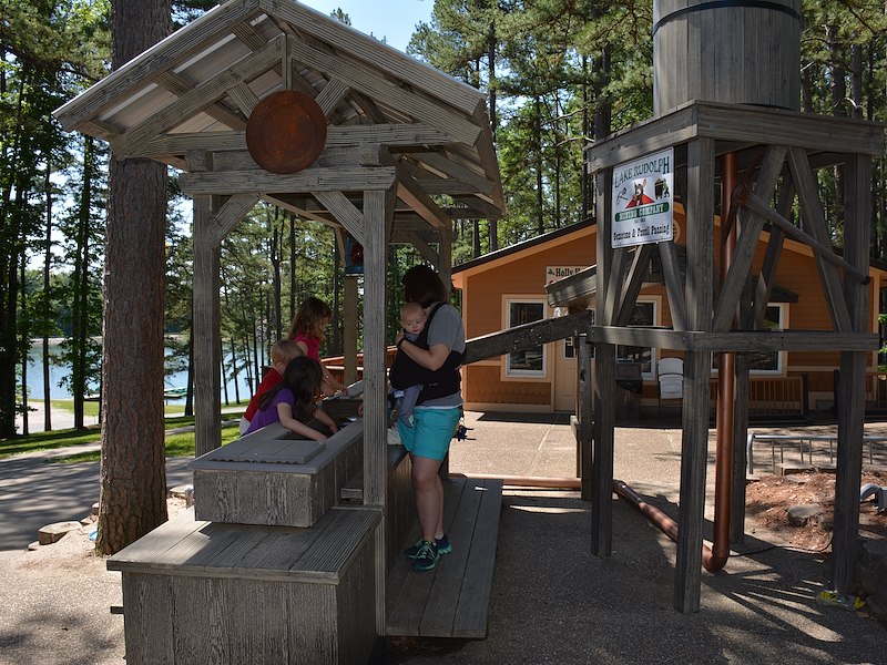 Amenities in Sun Outdoors Lake Rudolph, Santa Claus, IN