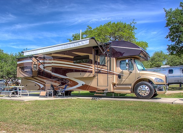 RV Sites with Hookups and Concrete Pads | Sun RV Resorts
